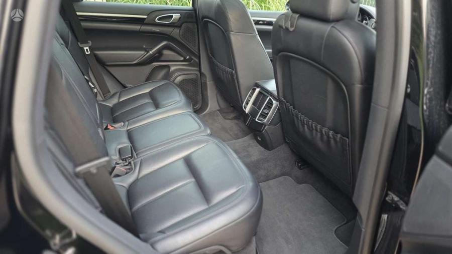 Melns Porsche Cayenne 2017 Šauļi, ar dzinēja tilpumu 2.97 L un nobraukumu 319 tūkst. km par 24900 €, foto 12 vietnē AUTOMOTO.COM.LV