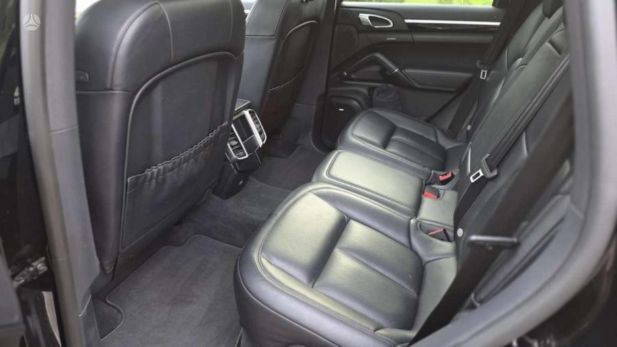 Melns Porsche Cayenne 2017 Šauļi, ar dzinēja tilpumu 2.97 L un nobraukumu 319 tūkst. km par 24900 €, foto 13 vietnē AUTOMOTO.COM.LV