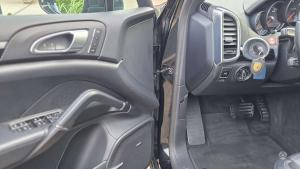 Melns Porsche Cayenne 2017 Šauļi, ar dzinēja tilpumu 2.97 L un nobraukumu 319 tūkst. km par 24900 €, foto 14 vietnē AUTOMOTO.COM.LV