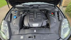 Melns Porsche Cayenne 2017 Šauļi, ar dzinēja tilpumu 2.97 L un nobraukumu 319 tūkst. km par 24900 €, foto 18 vietnē AUTOMOTO.COM.LV