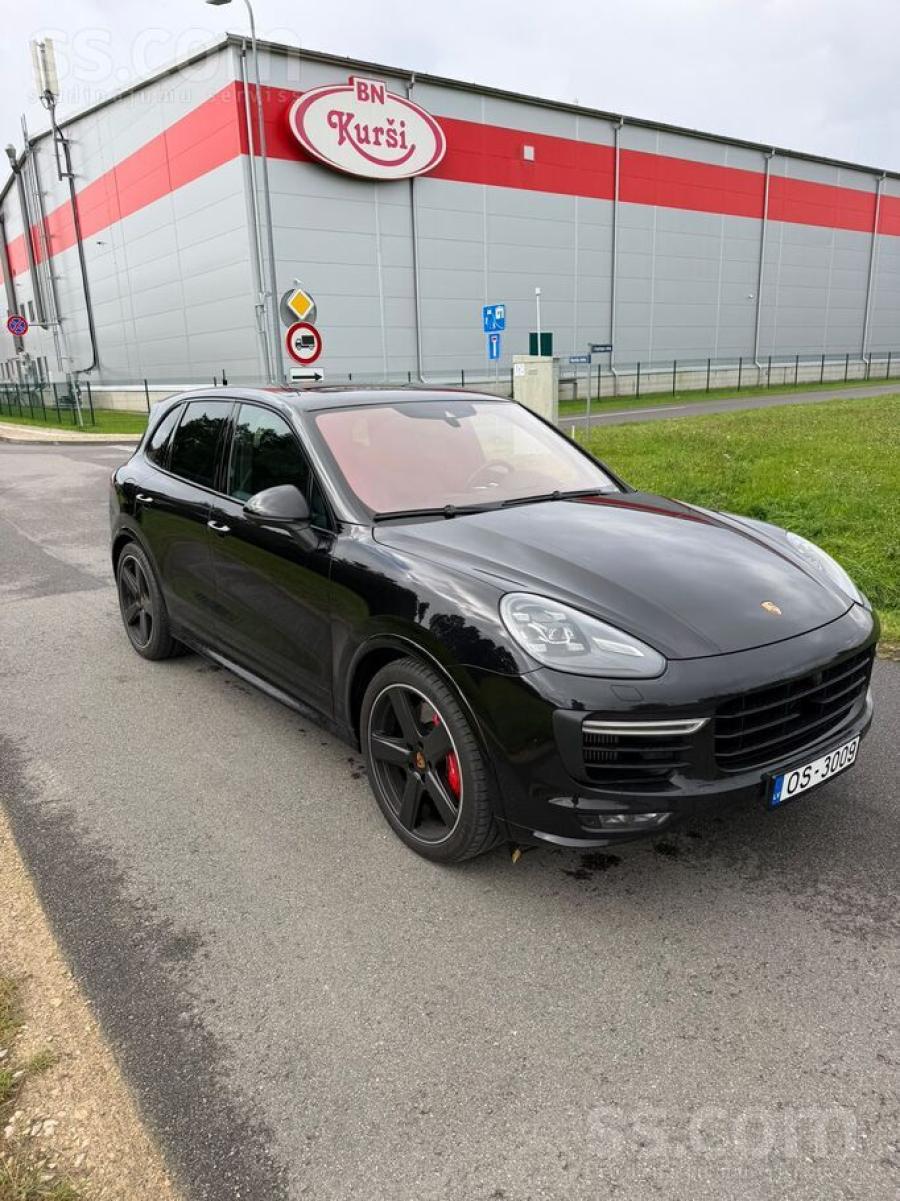 Melns Porsche Cayenne 2017 Rīga, ar dzinēja tilpumu 3.60 L un nobraukumu 105 tūkst. km par 36900 €, foto 4 vietnē AUTOMOTO.COM.LV