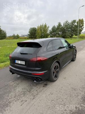 Melns Porsche Cayenne 2017 Rīga, ar dzinēja tilpumu 3.60 L un nobraukumu 105 tūkst. km par 36900 €, foto 6 vietnē AUTOMOTO.COM.LV
