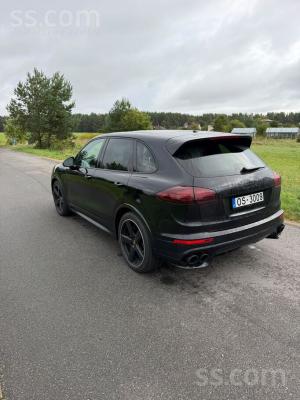 Melns Porsche Cayenne 2017 Rīga, ar dzinēja tilpumu 3.60 L un nobraukumu 105 tūkst. km par 36900 €, foto 8 vietnē AUTOMOTO.COM.LV
