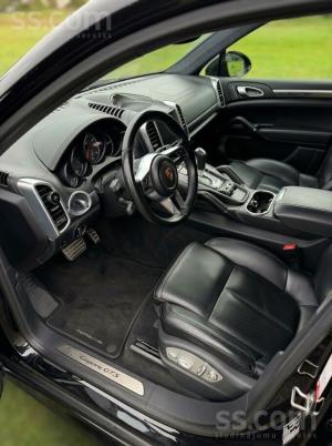 Melns Porsche Cayenne 2017 Rīga, ar dzinēja tilpumu 3.60 L un nobraukumu 105 tūkst. km par 36900 €, foto 10 vietnē AUTOMOTO.COM.LV