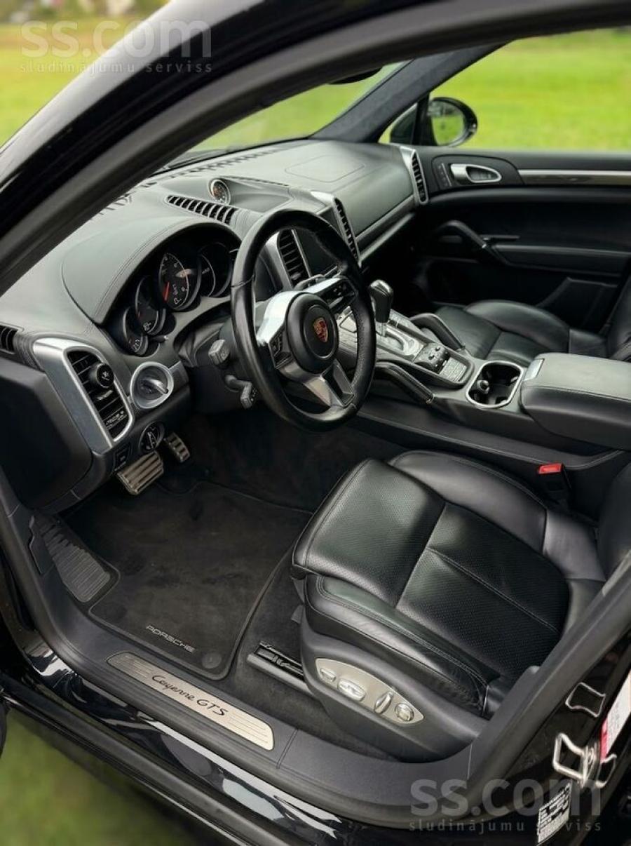 Melns Porsche Cayenne 2017 Rīga, ar dzinēja tilpumu 3.60 L un nobraukumu 105 tūkst. km par 36900 €, foto 10 vietnē AUTOMOTO.COM.LV