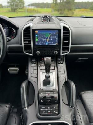 Melns Porsche Cayenne 2017 Rīga, ar dzinēja tilpumu 3.60 L un nobraukumu 105 tūkst. km par 36900 €, foto 11 vietnē AUTOMOTO.COM.LV