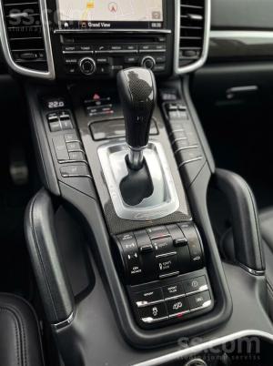 Melns Porsche Cayenne 2017 Rīga, ar dzinēja tilpumu 3.60 L un nobraukumu 105 tūkst. km par 36900 €, foto 14 vietnē AUTOMOTO.COM.LV