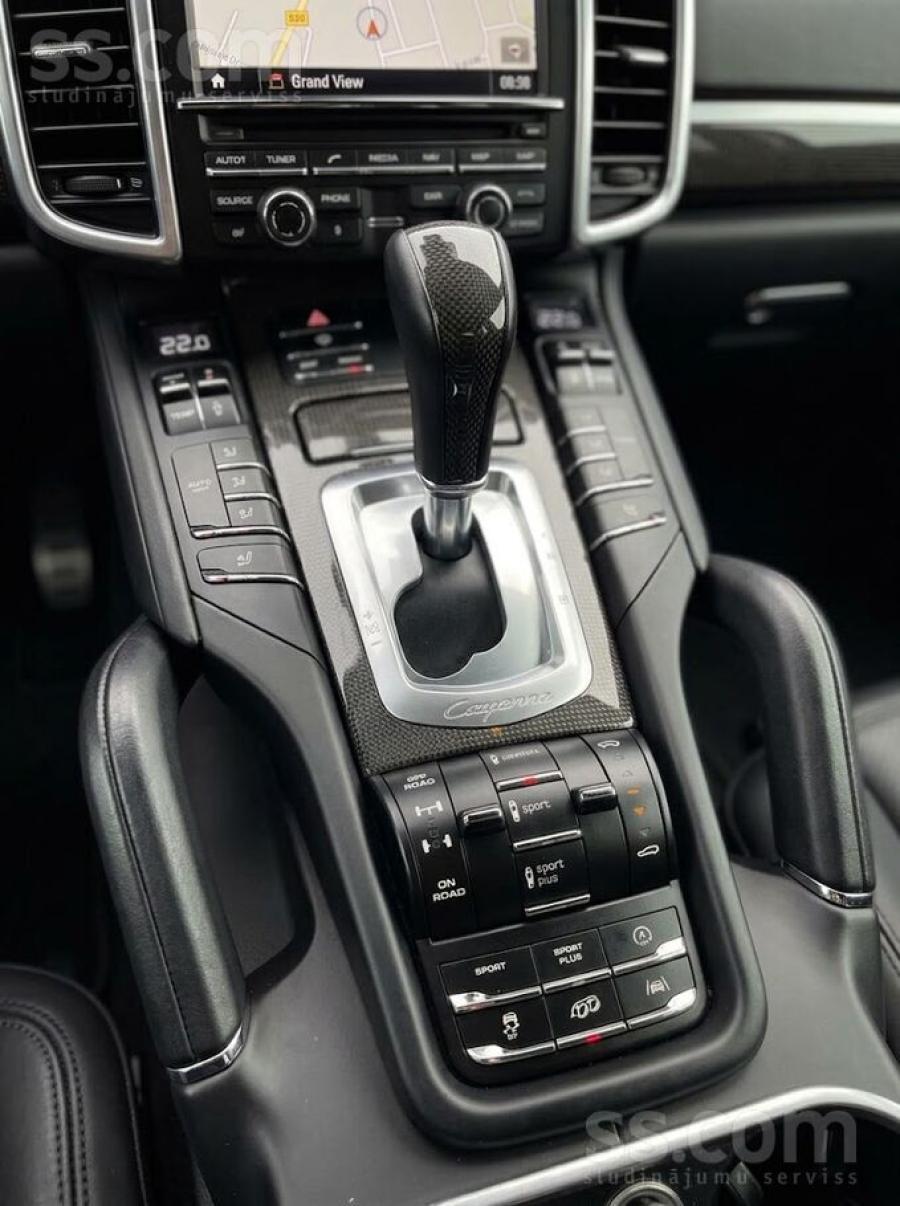 Melns Porsche Cayenne 2017 Rīga, ar dzinēja tilpumu 3.60 L un nobraukumu 105 tūkst. km par 36900 €, foto 14 vietnē AUTOMOTO.COM.LV