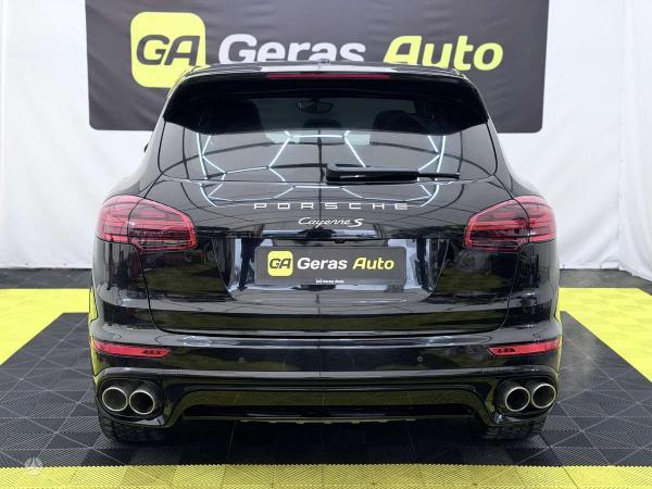 Porsche Cayenne 2017 Viļņa vietnē Melns Porsche Cayenne 2017 Viļņa, ar dzinēja tilpumu 3.60 L un nobraukumu 173 tūkst. km par 21000 €, foto 6 vietnē AUTOMOTO.COM.LV