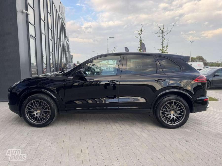 Melns Porsche Cayenne 2017 Kauņa, ar dzinēja tilpumu 3.00 L un nobraukumu 256 tūkst. km par 22800 €, foto 1 vietnē AUTOMOTO.COM.LV