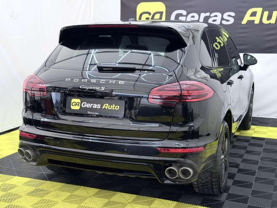 Black Porsche Cayenne 2017 in Vilnius, with an engine capacity of 3.60 L and mileage of 173 thousand km for 21000 €, photo 5 on AUTOMOTO.COM.LV