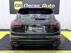 Black Porsche Cayenne 2017 in Vilnius, with an engine capacity of 3.60 L and mileage of 173 thousand km for 21000 €, photo 6 on AUTOMOTO.COM.LV