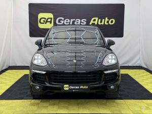 Black Porsche Cayenne 2017 in Vilnius, with an engine capacity of 3.60 L and mileage of 173 thousand km for 21000 €, photo 8 on AUTOMOTO.COM.LV