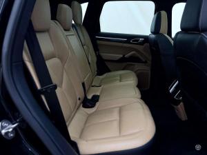 Black Porsche Cayenne 2017 in Vilnius, with an engine capacity of 3.60 L and mileage of 173 thousand km for 21000 €, photo 15 on AUTOMOTO.COM.LV