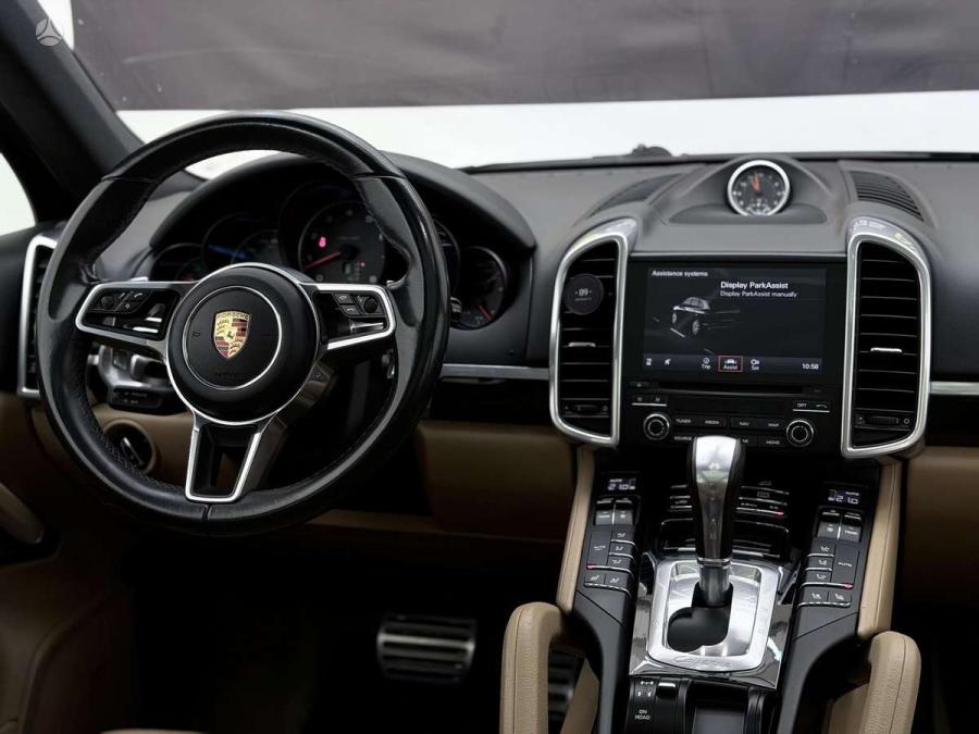 Black Porsche Cayenne 2017 in Vilnius, with an engine capacity of 3.60 L and mileage of 173 thousand km for 21000 €, photo 19 on AUTOMOTO.COM.LV