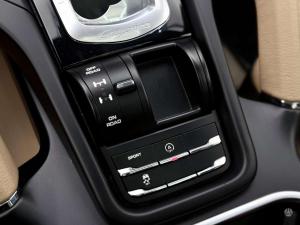 Black Porsche Cayenne 2017 in Vilnius, with an engine capacity of 3.60 L and mileage of 173 thousand km for 21000 €, photo 27 on AUTOMOTO.COM.LV