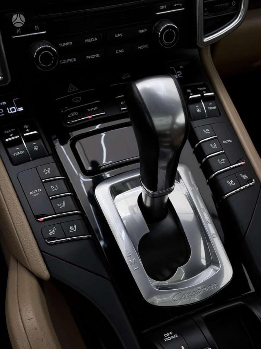 Black Porsche Cayenne 2017 in Vilnius, with an engine capacity of 3.60 L and mileage of 173 thousand km for 21000 €, photo 28 on AUTOMOTO.COM.LV
