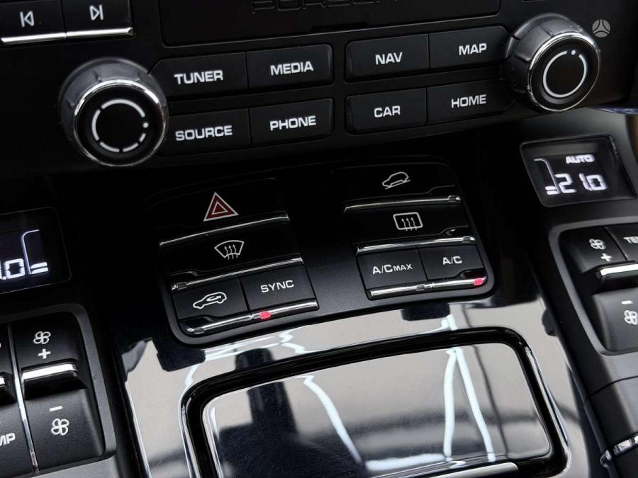 Black Porsche Cayenne 2017 in Vilnius, with an engine capacity of 3.60 L and mileage of 173 thousand km for 21000 €, photo 29 on AUTOMOTO.COM.LV