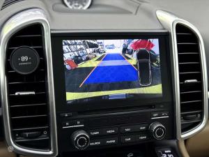 Black Porsche Cayenne 2017 in Vilnius, with an engine capacity of 3.60 L and mileage of 173 thousand km for 21000 €, photo 30 on AUTOMOTO.COM.LV