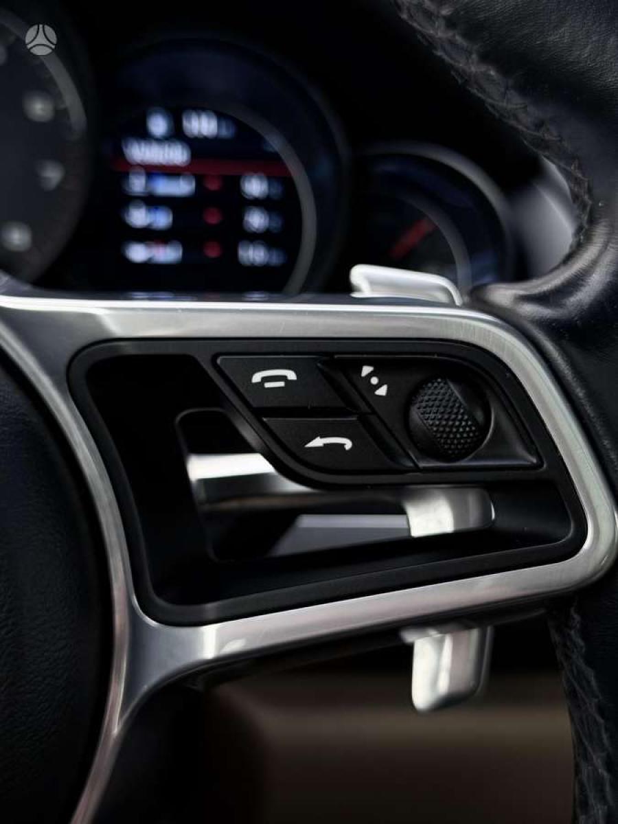 Black Porsche Cayenne 2017 in Vilnius, with an engine capacity of 3.60 L and mileage of 173 thousand km for 21000 €, photo 33 on AUTOMOTO.COM.LV