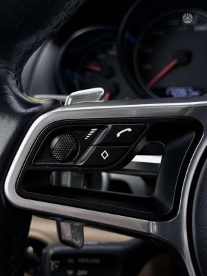 Black Porsche Cayenne 2017 in Vilnius, with an engine capacity of 3.60 L and mileage of 173 thousand km for 21000 €, photo 34 on AUTOMOTO.COM.LV