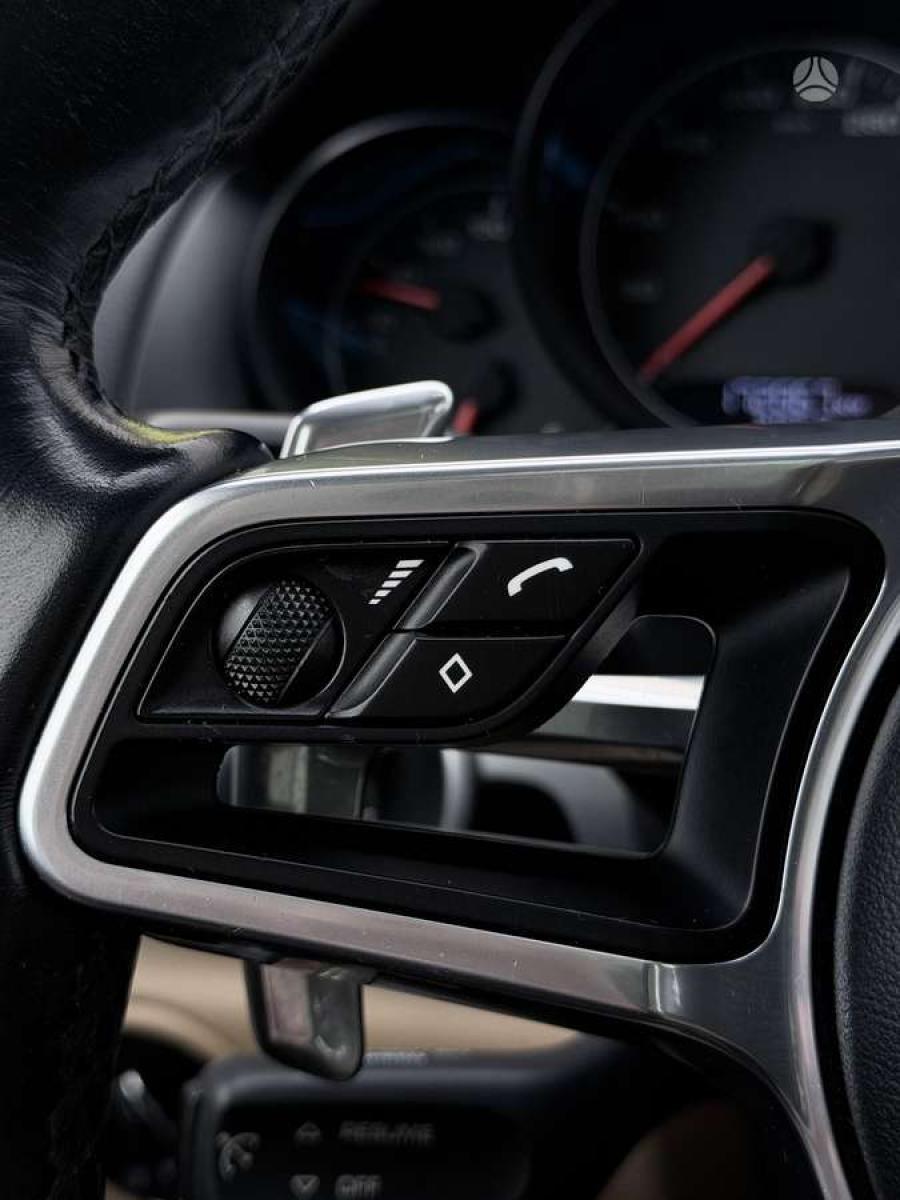 Black Porsche Cayenne 2017 in Vilnius, with an engine capacity of 3.60 L and mileage of 173 thousand km for 21000 €, photo 34 on AUTOMOTO.COM.LV
