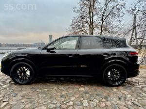 Melns Porsche Cayenne 2018 Rīga, ar dzinēja tilpumu 4.00 L un nobraukumu 65 tūkst. km par 64800 €, foto  vietnē AUTOMOTO.COM.LV