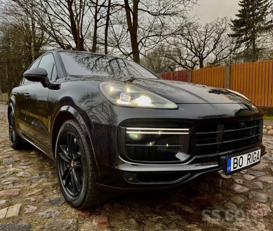 Black Porsche Cayenne 2018 in Riga, with an engine capacity of 4.00 L and mileage of 65 thousand km for 64800 €, photo 3 on AUTOMOTO.COM.LV