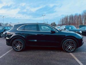 Black Porsche Cayenne 2018 in Vilnius, with an engine capacity of 3.60 L and mileage of 189 thousand km for 44000 €, photo 4 on AUTOMOTO.COM.LV