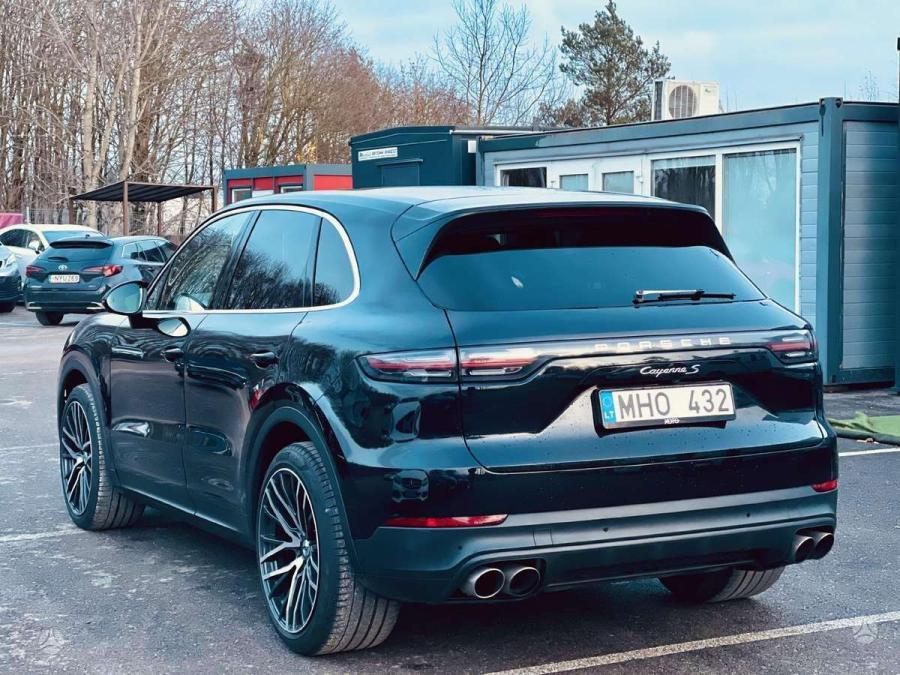 Black Porsche Cayenne 2018 in Vilnius, with an engine capacity of 3.60 L and mileage of 189 thousand km for 44000 €, photo 7 on AUTOMOTO.COM.LV