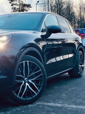 Black Porsche Cayenne 2018 in Vilnius, with an engine capacity of 3.60 L and mileage of 189 thousand km for 44000 €, photo 8 on AUTOMOTO.COM.LV