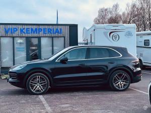 Black Porsche Cayenne 2018 in Vilnius, with an engine capacity of 3.60 L and mileage of 189 thousand km for 44000 €, photo 9 on AUTOMOTO.COM.LV