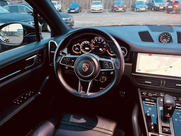 Melns Porsche Cayenne 2018 Viļņa, ar dzinēja tilpumu 2.89 L un nobraukumu 189 tūkst. km par 44000 €, foto 10 vietnē AUTOMOTO.COM.LV