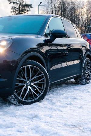 Black Porsche Cayenne 2018 in Vilnius, with an engine capacity of 2.89 L and mileage of 189 thousand km for 44000 €, photo 12 on AUTOMOTO.COM.LV