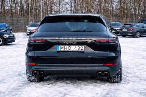 Black Porsche Cayenne 2018 in Vilnius, with an engine capacity of 2.89 L and mileage of 189 thousand km for 44000 €, photo 16 on AUTOMOTO.COM.LV