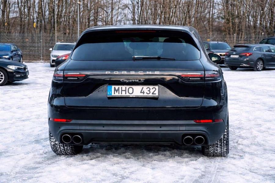 Black Porsche Cayenne 2018 in Vilnius, with an engine capacity of 2.89 L and mileage of 189 thousand km for 44000 €, photo 16 on AUTOMOTO.COM.LV