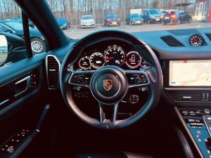 Black Porsche Cayenne 2018 in Vilnius, with an engine capacity of 2.89 L and mileage of 189 thousand km for 44000 €, photo 18 on AUTOMOTO.COM.LV