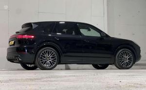 Black Porsche Cayenne 2018 in Klaipeda, with an engine capacity of 2.89 L and mileage of 199 thousand km for 36999 €, photo 5 on AUTOMOTO.COM.LV