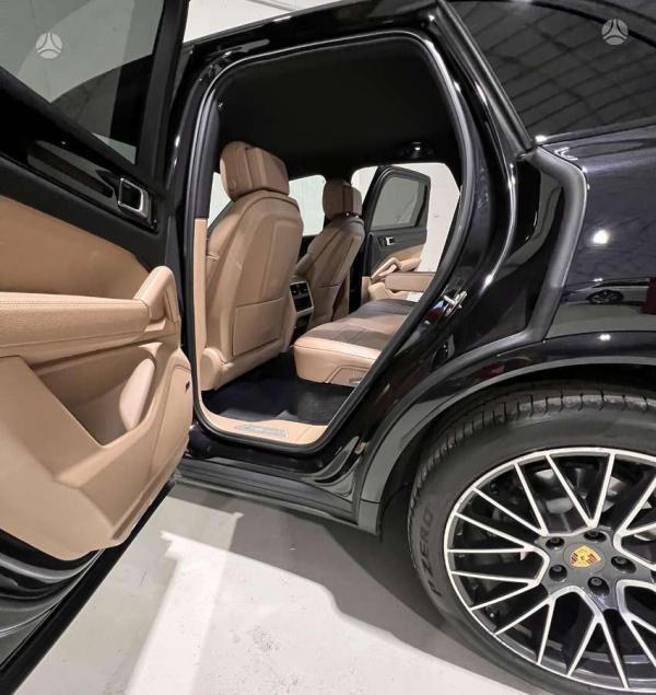 Melns Porsche Cayenne 2018 Klaipėda, ar dzinēja tilpumu 2.89 L un nobraukumu 199 tūkst. km par 36999 €, foto 8 vietnē AUTOMOTO.COM.LV