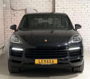 Black Porsche Cayenne 2018 in Klaipeda, with an engine capacity of 2.89 L and mileage of 199 thousand km for 36999 €, photo 9 on AUTOMOTO.COM.LV
