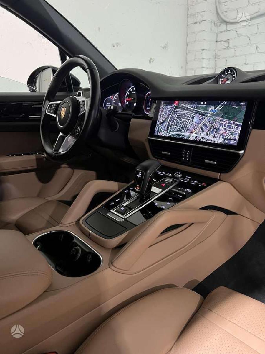 Black Porsche Cayenne 2018 in Klaipeda, with an engine capacity of 2.89 L and mileage of 199 thousand km for 36999 €, photo 13 on AUTOMOTO.COM.LV