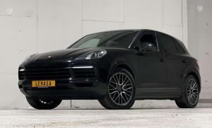 Black Porsche Cayenne 2018 in Klaipeda, with an engine capacity of 2.89 L and mileage of 199 thousand km for 36999 €, photo 14 on AUTOMOTO.COM.LV