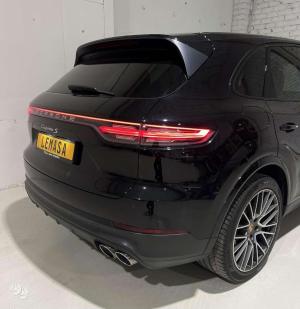Black Porsche Cayenne 2018 in Klaipeda, with an engine capacity of 2.89 L and mileage of 199 thousand km for 36999 €, photo 16 on AUTOMOTO.COM.LV