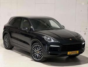 Black Porsche Cayenne 2018 in Klaipeda, with an engine capacity of 2.89 L and mileage of 199 thousand km for 36999 €, photo 22 on AUTOMOTO.COM.LV