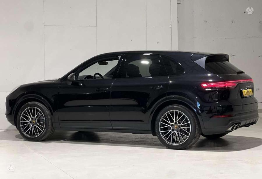 Black Porsche Cayenne 2018 in Klaipeda, with an engine capacity of 2.89 L and mileage of 199 thousand km for 36999 €, photo 36 on AUTOMOTO.COM.LV