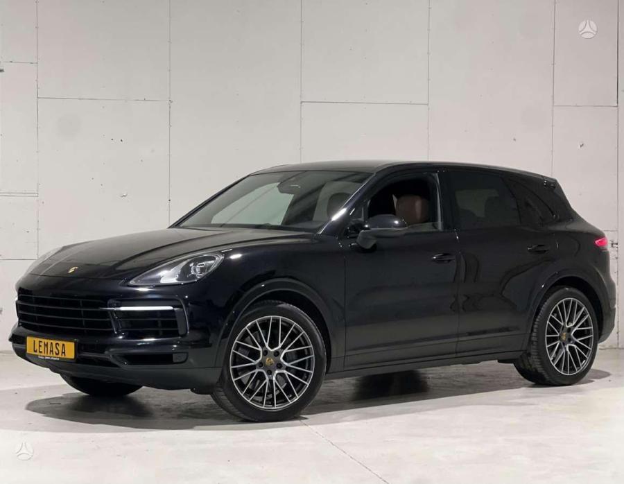 Black Porsche Cayenne 2018 in Klaipeda, with an engine capacity of 2.89 L and mileage of 199 thousand km for 36999 €, photo 38 on AUTOMOTO.COM.LV