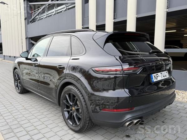 Black Porsche Cayenne 2018 in Riga, with an engine capacity of 3.00 L and mileage of 114 thousand km for 52500 €, photo 3 on AUTOMOTO.COM.LV