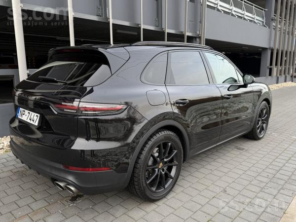Black Porsche Cayenne 2018 in Riga, with an engine capacity of 3.00 L and mileage of 114 thousand km for 52500 €, photo 4 on AUTOMOTO.COM.LV