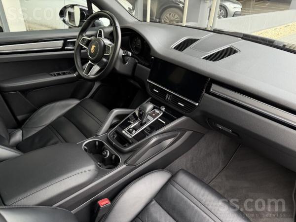 Black Porsche Cayenne 2018 in Riga, with an engine capacity of 3.00 L and mileage of 114 thousand km for 52500 €, photo 8 on AUTOMOTO.COM.LV