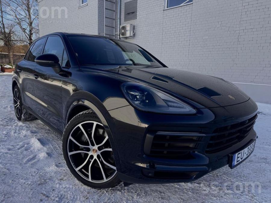 Black Porsche Cayenne 2018 in Riga, with an engine capacity of 2.90 L and mileage of 140 thousand km for 49500 €, photo 1 on AUTOMOTO.COM.LV